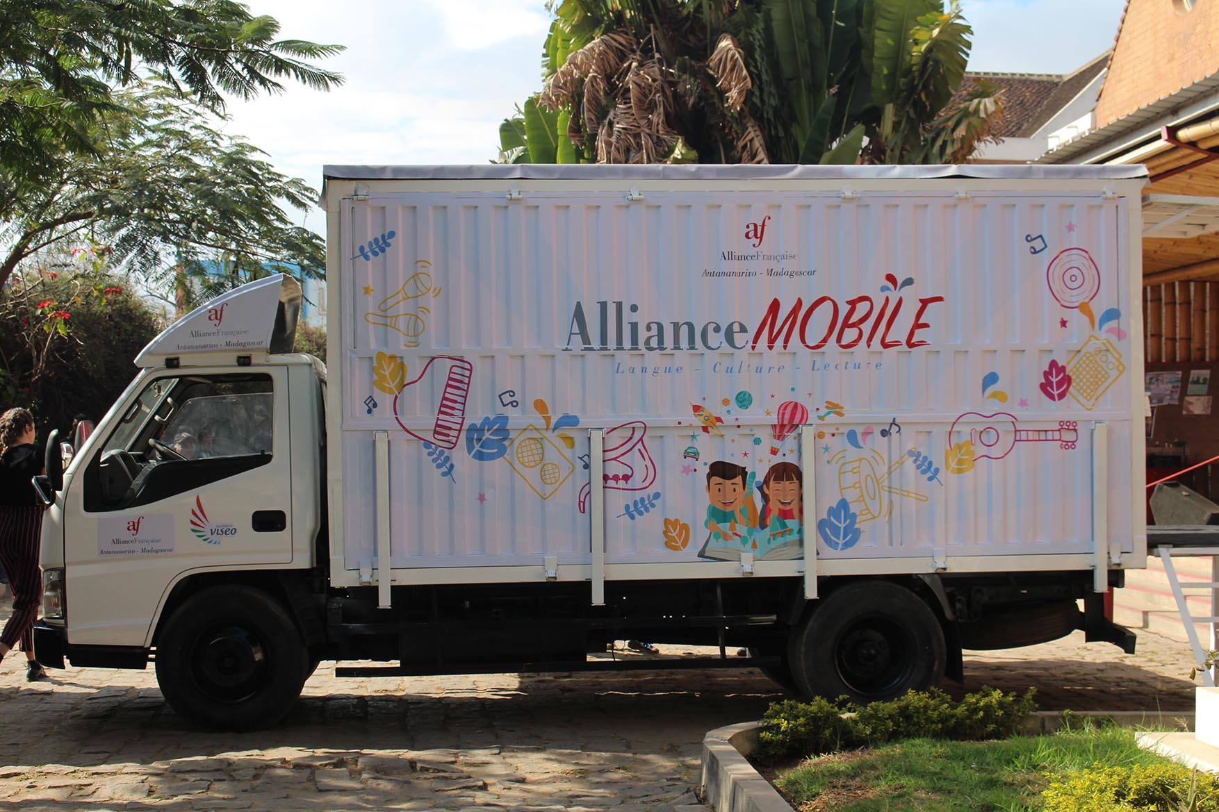 Inauguration de l’Alliance mobile, dispositif culturel mobile de l ...